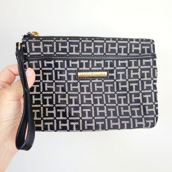 Tommy Hilfiger | Bags | Tommy Hilfiger Signature Wristlet | Poshmark